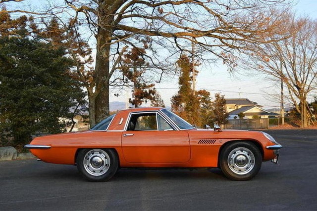 KIDNEY, ANYONE? Orange Mazda Cosmo Sport goes to auction | Japanese ...