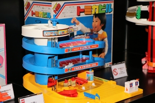 MINICARS: The classic Tomica Building playset updated and re-released ...