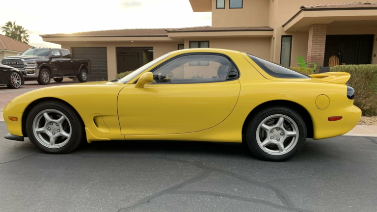A Mazda RX-7 FD has sold for $60,000 at auction | Japanese Nostalgic Car