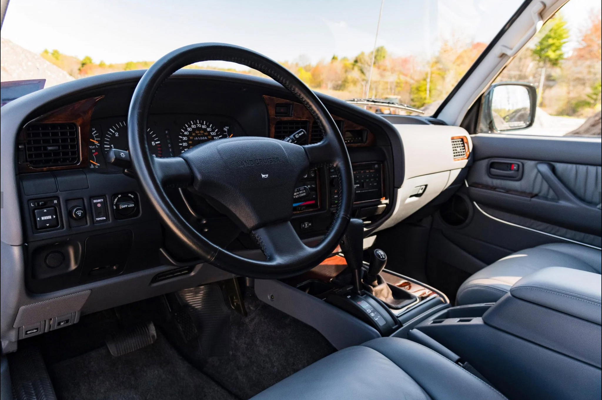 A Toyota Land Cruiser J80 has sold for $136,000 | Japanese Nostalgic Car