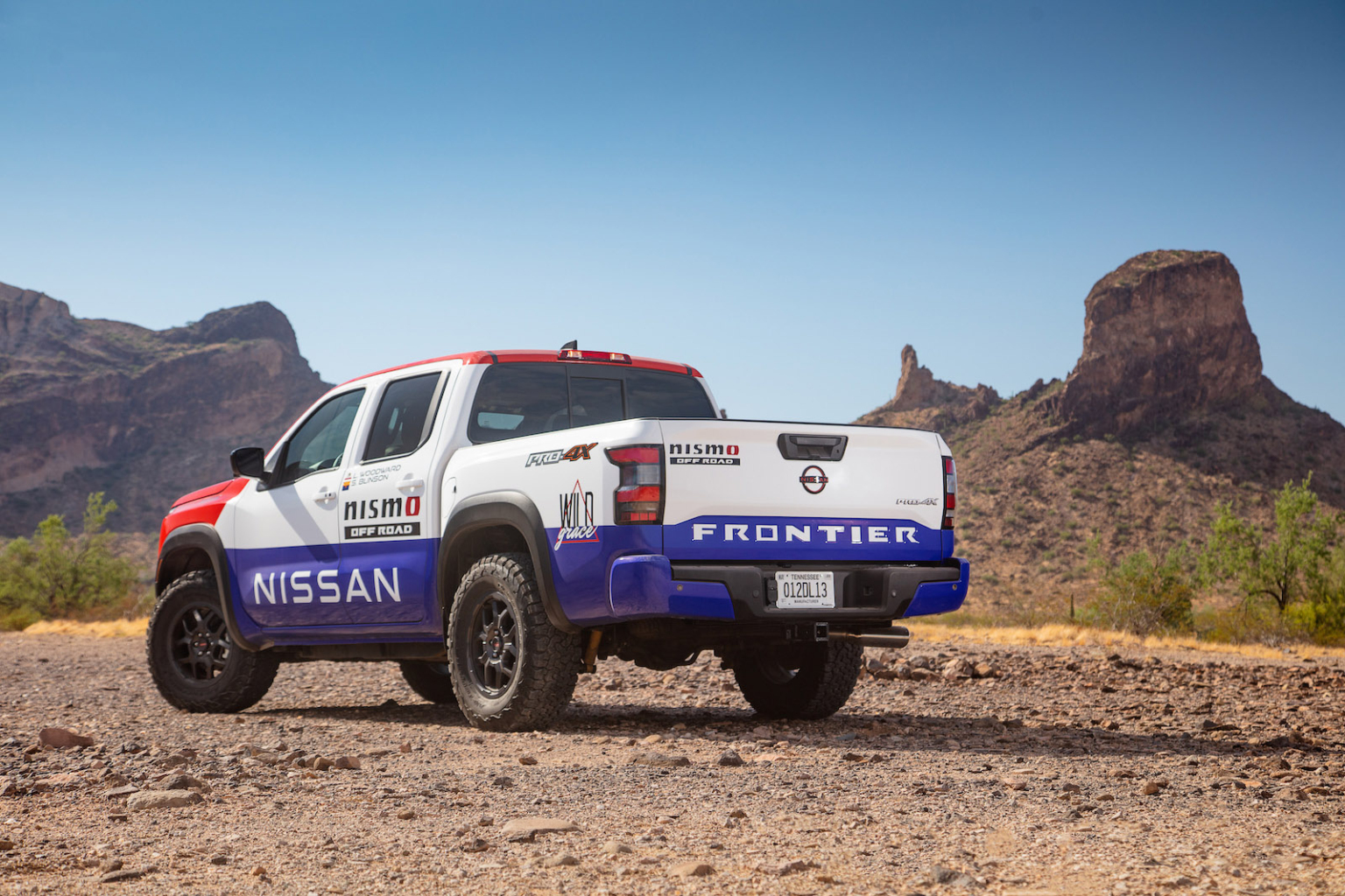 Nissan brings back 80s off-road racing livery on a Frontier rally truck ...