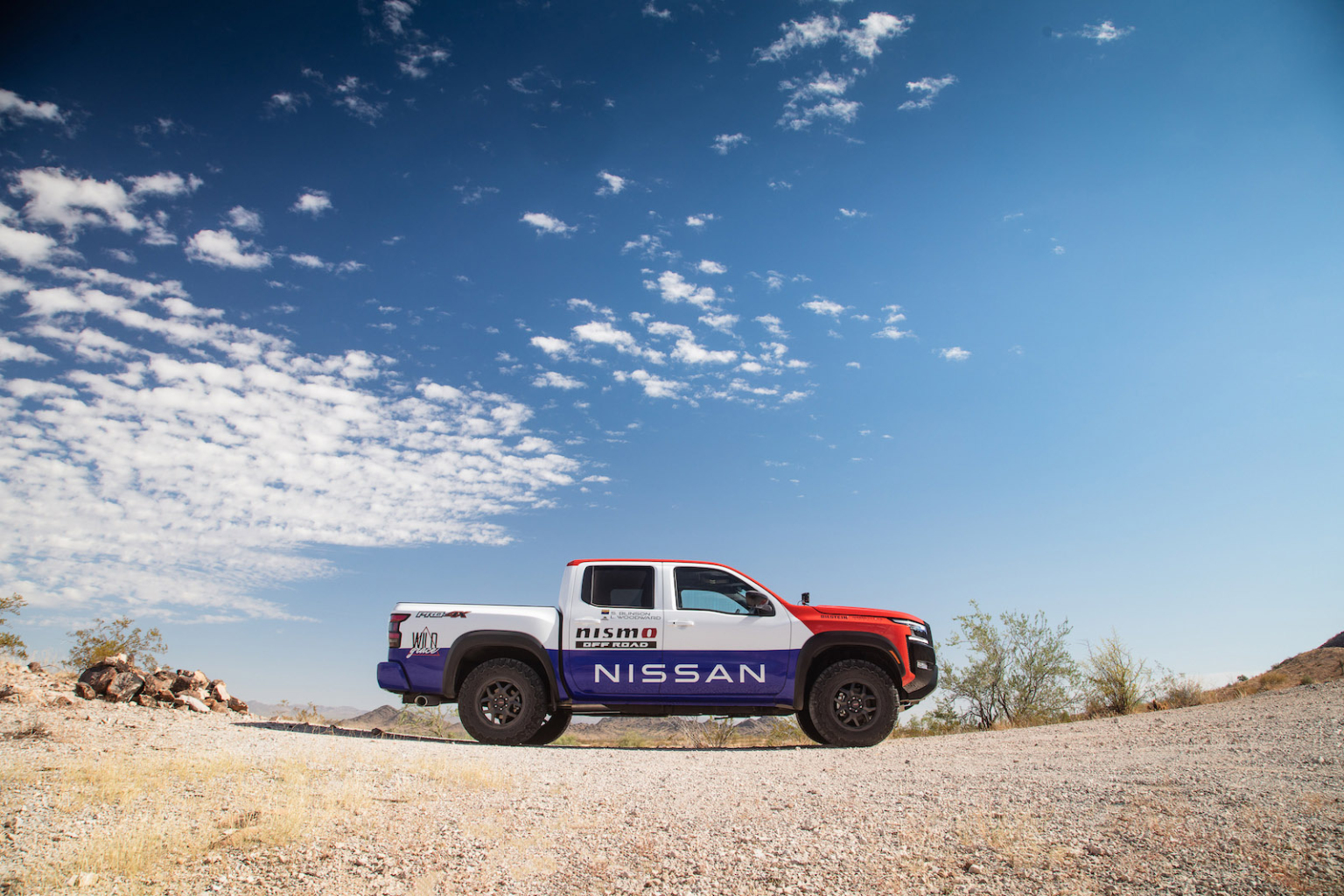 Nissan brings back 80s off-road racing livery on a Frontier rally truck ...