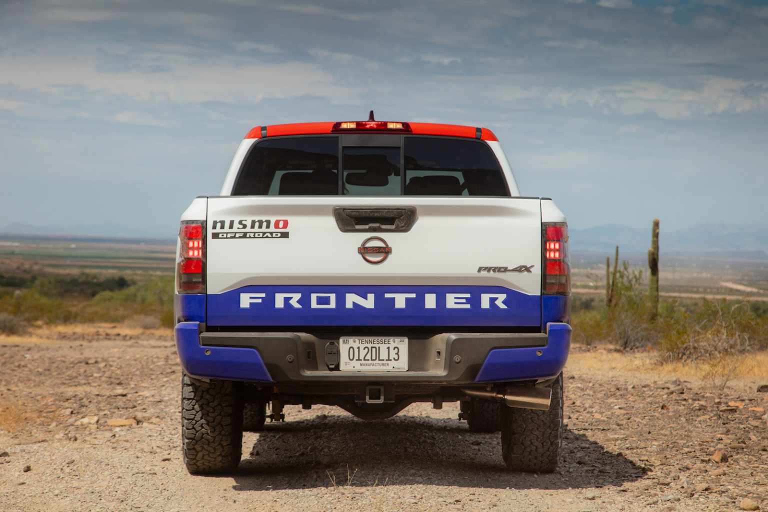Nissan brings back 80s off-road racing livery on a Frontier rally truck ...