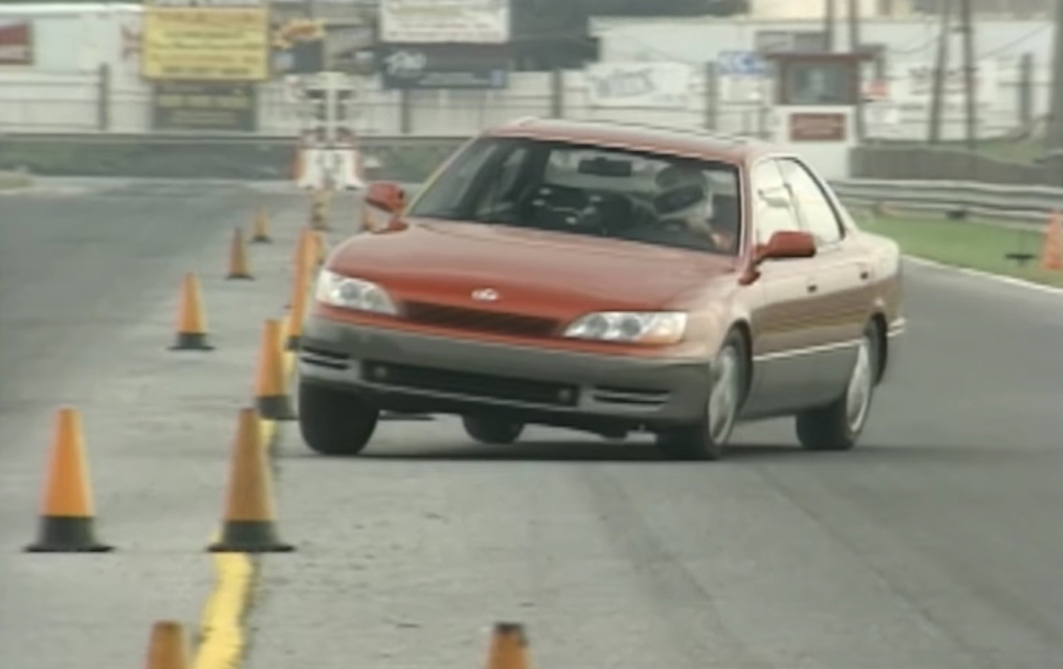 VIDEO: The Lexus ES300 had some unexpected features, like a manual ...