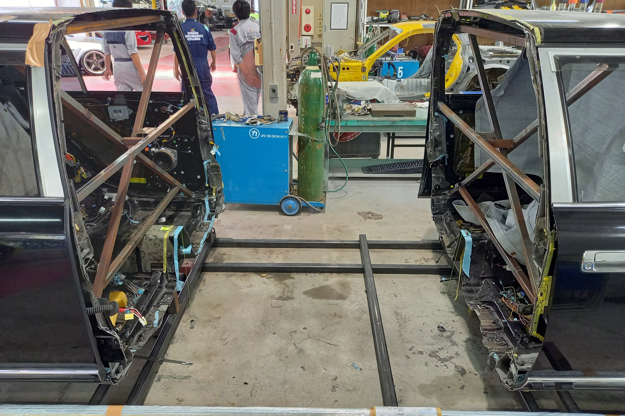 Toyota Century “Lowrider Limo” wins Sedan Grand Prix at Tokyo Auto ...