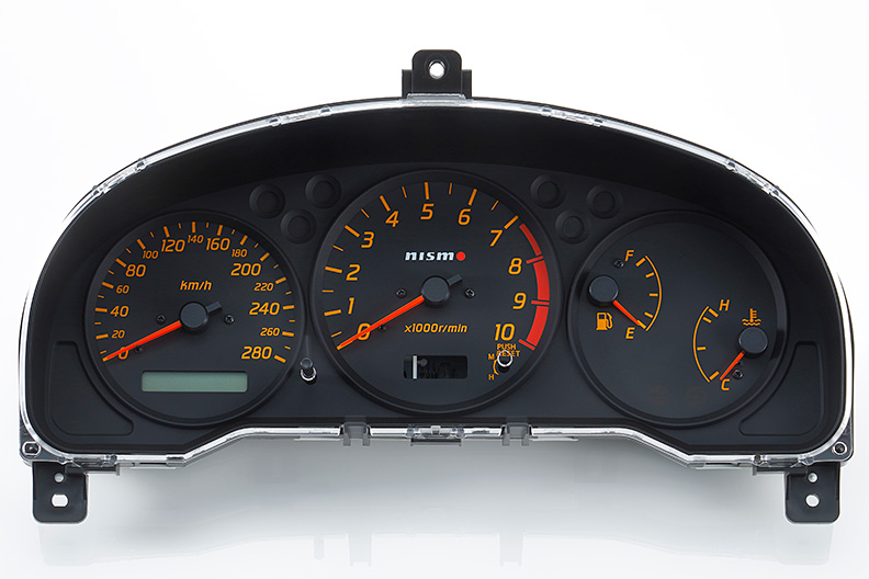 NISMO reproduces Silvia S15 and Skyline R34 gauge clusters | Japanese ...