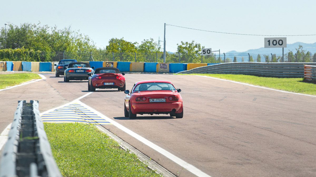 Miatas enter Guinness Book of World Records for largest Mazda parade ...