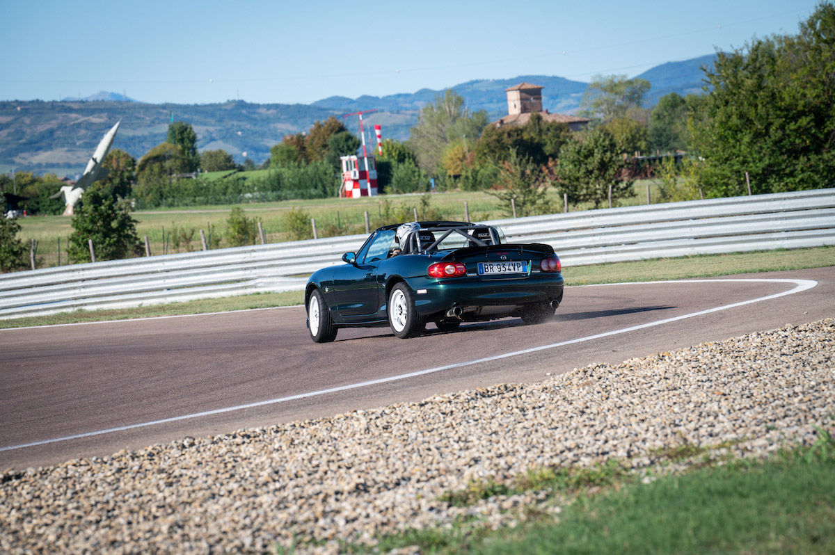 Miatas enter Guinness Book of World Records for largest Mazda parade ...