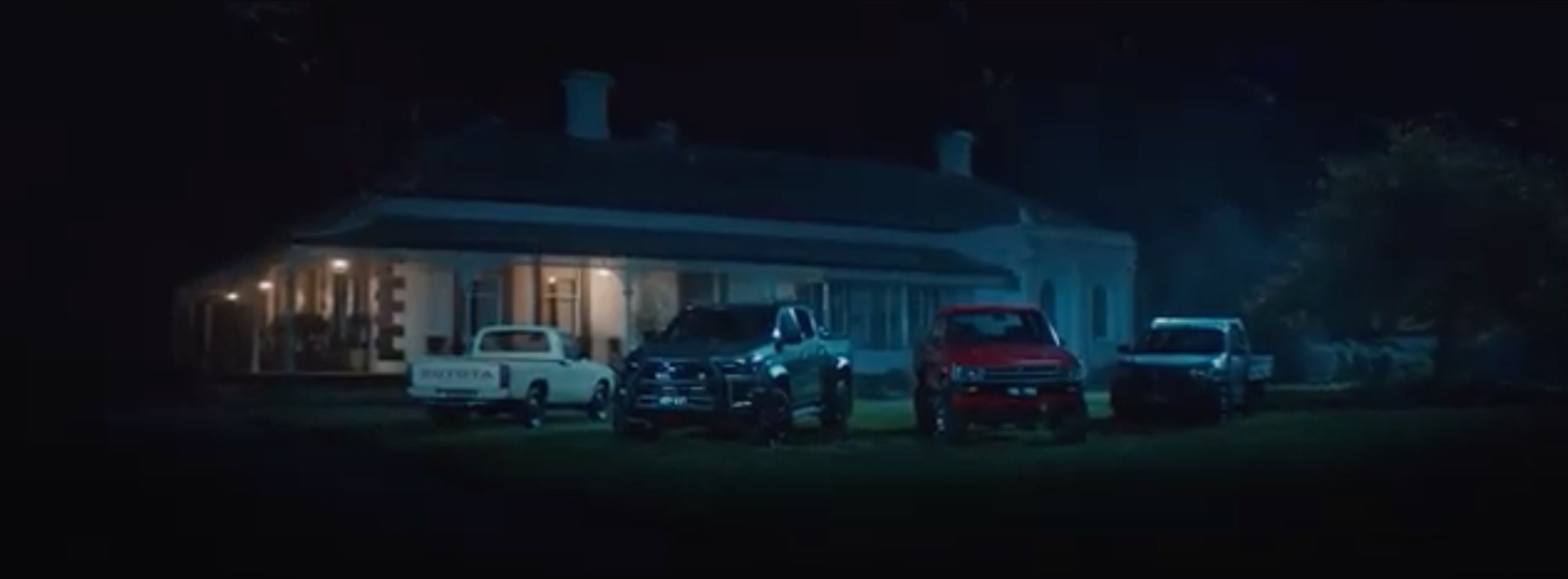 Rate this Ad: Toyota HiLux family receives an unexpected visitor ...