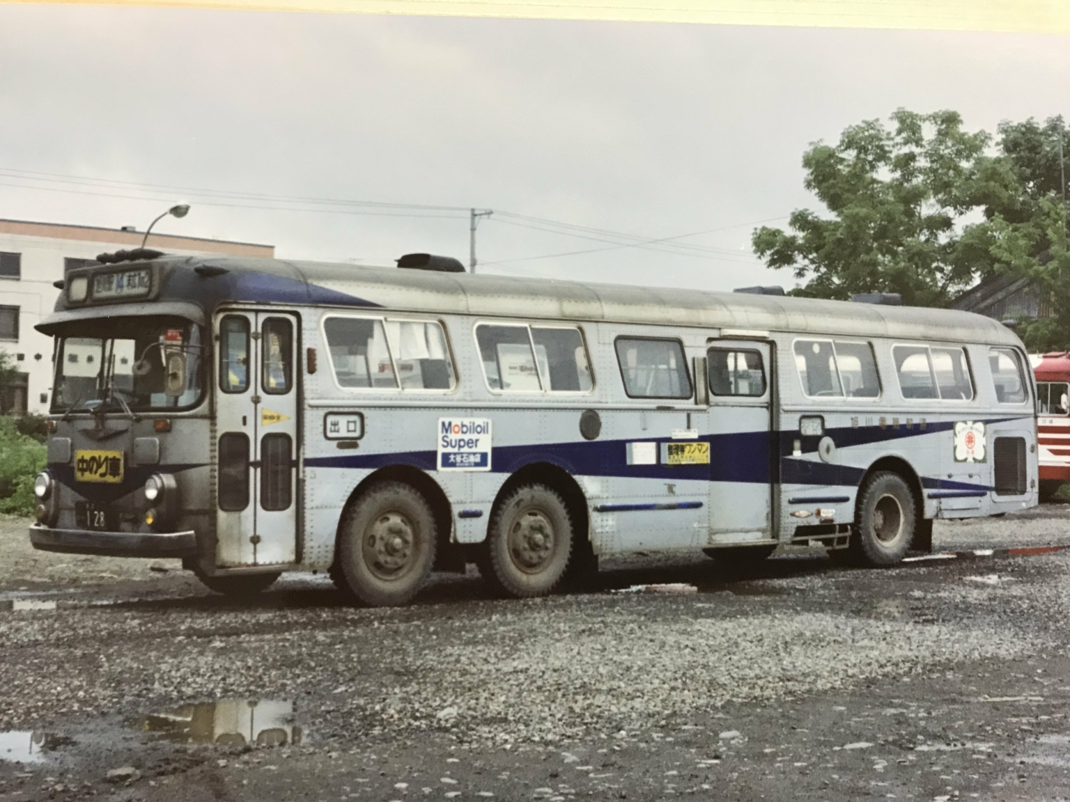 Mitsubishi Fuso’s rare dual front-axle bus has been restored | Japanese ...