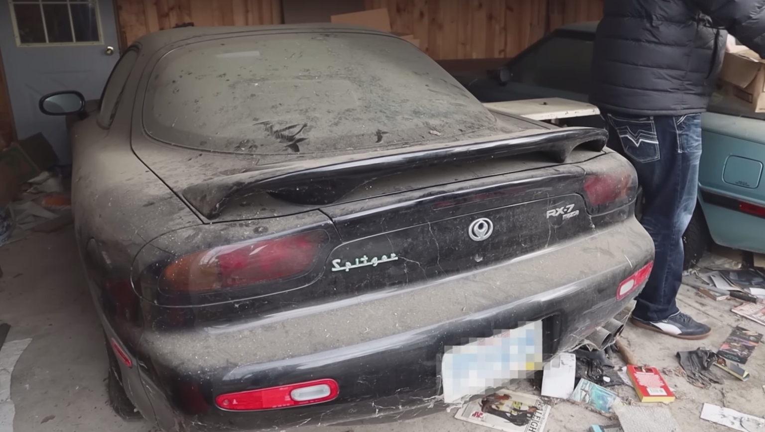 Barn find FD Mazda RX-7 R2 with 8,800 miles washed for the first time ...
