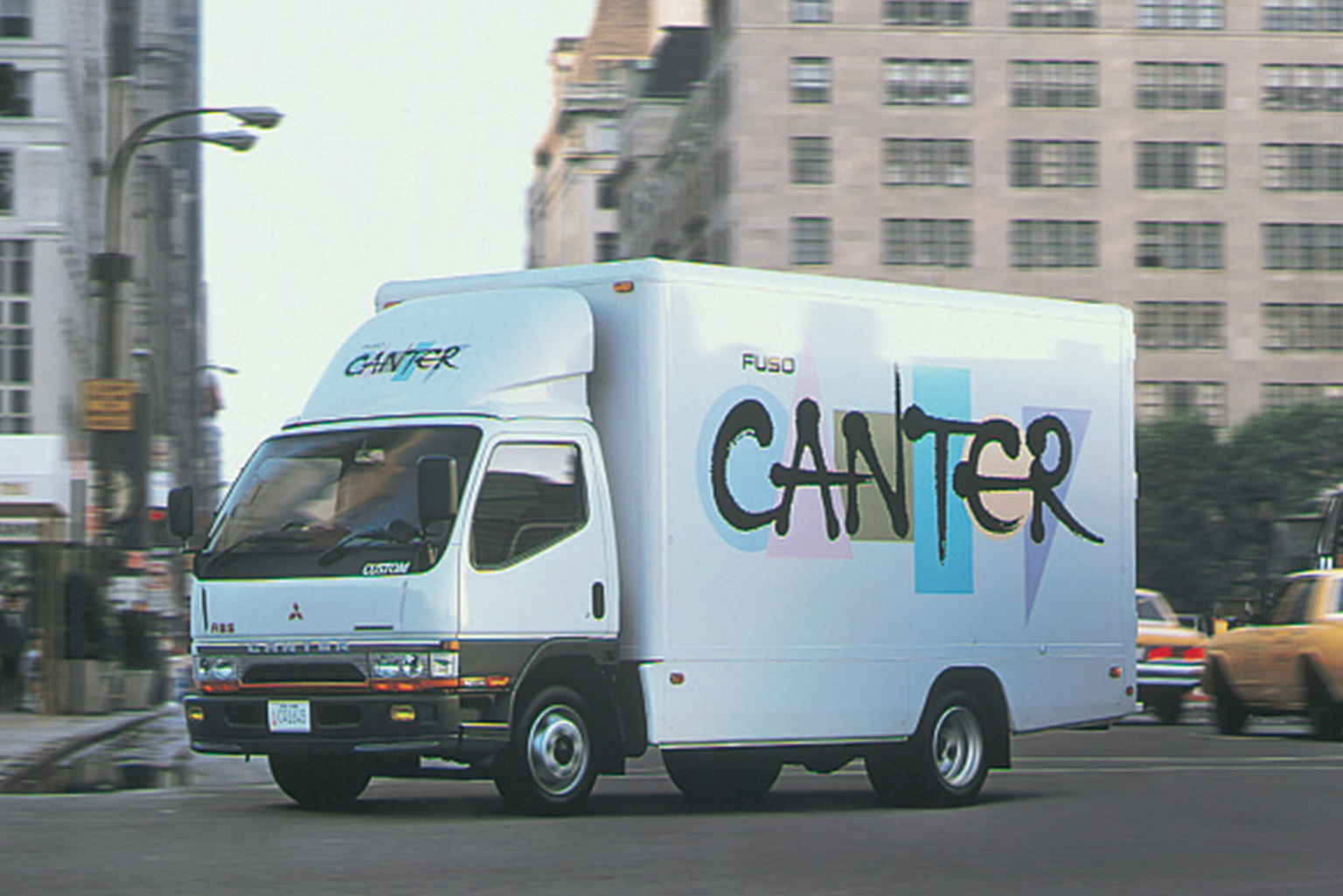 The Mitsubishi Fuso Canter turns 60 years old | Japanese Nostalgic Car