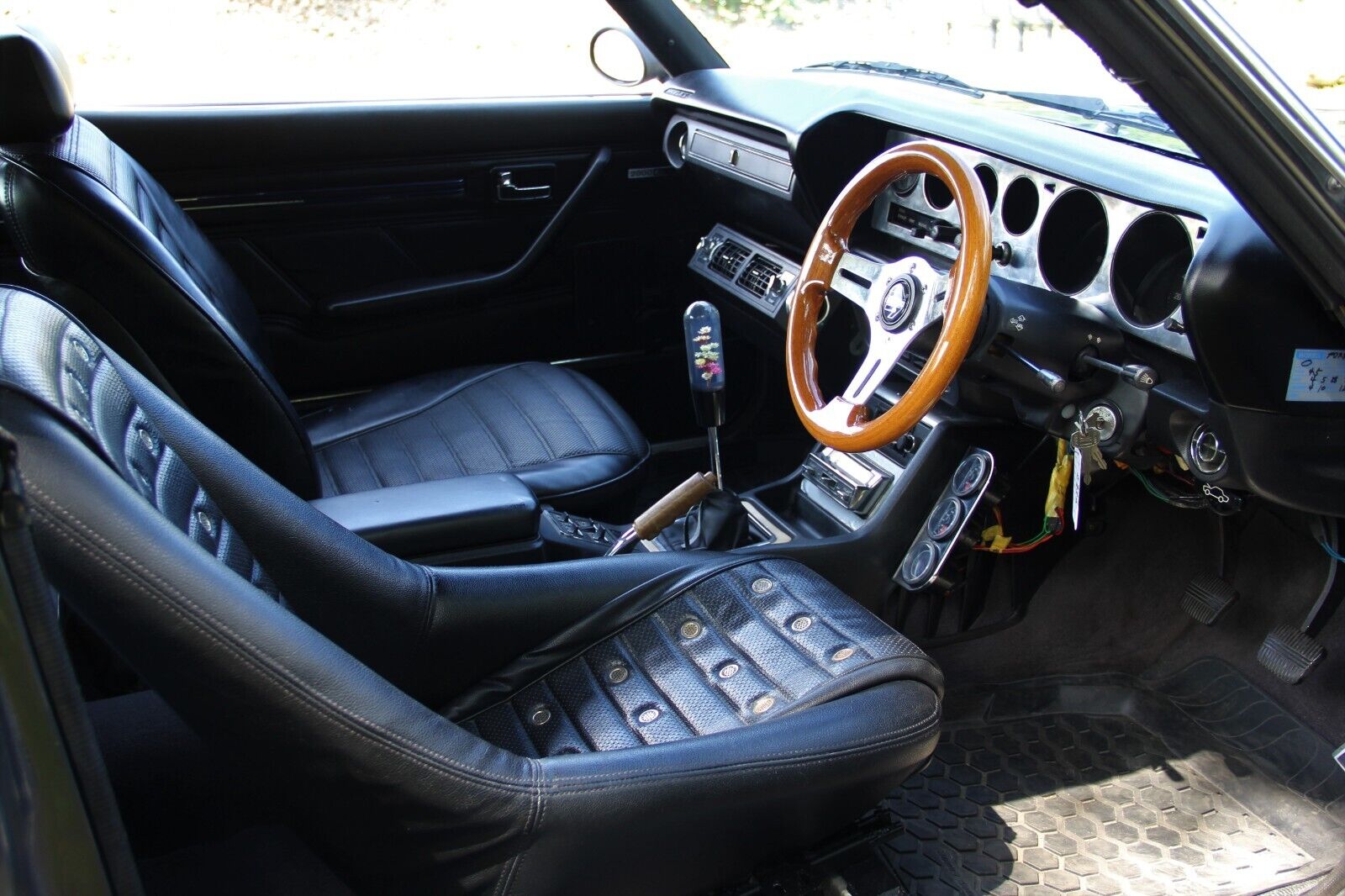 Mitsuoka M55 drapes Kenmeri Nissan Skyline skin over modern Mitsuoka M55 drapes Kenmeri Nissan Skyline skin over modern