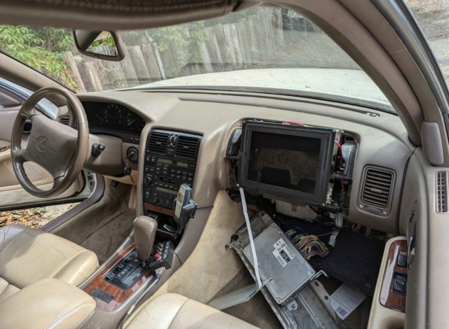 Bose’s jumping “Magic Carpet” Lexus LS400 is now a parts donor ...